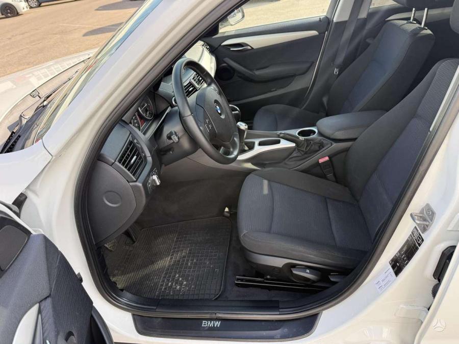 White BMW X1 2012 in Marijampole, with an engine capacity of 2.00 L and mileage of 151 thousand km for 5700 €, photo 15 on AUTOMOTO.COM.LV