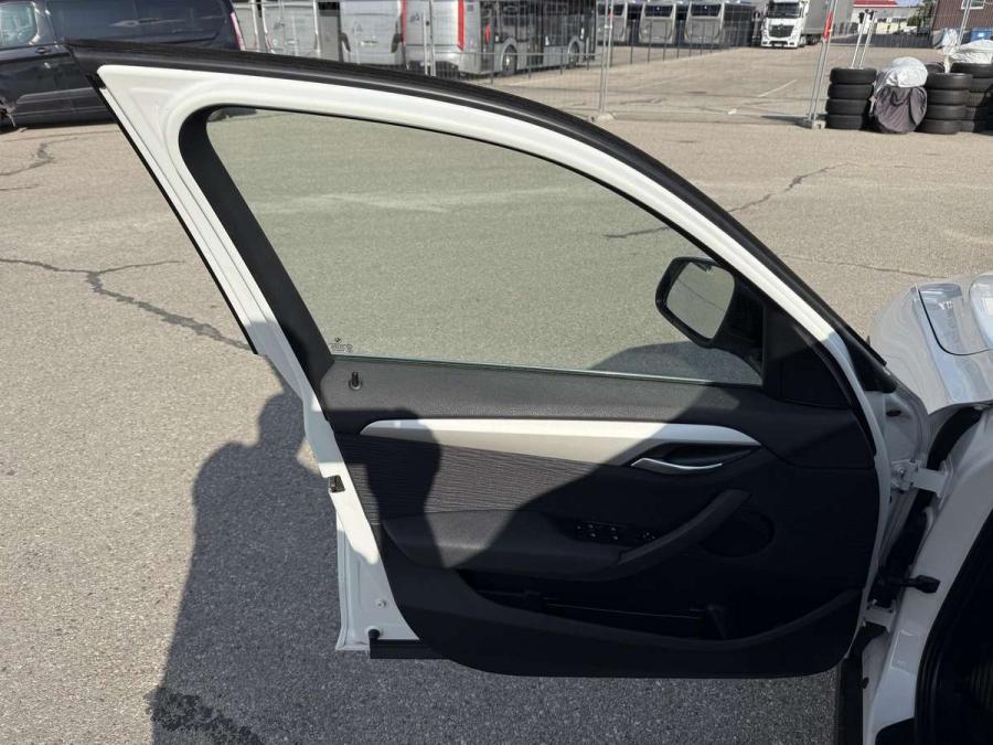 White BMW X1 2012 in Marijampole, with an engine capacity of 2.00 L and mileage of 151 thousand km for 5700 €, photo 17 on AUTOMOTO.COM.LV