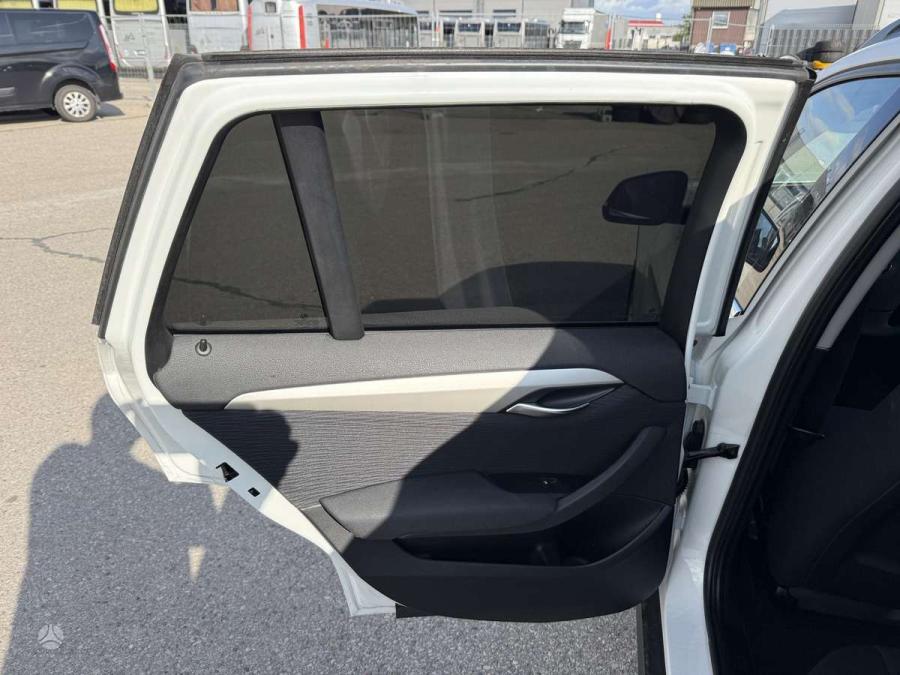 White BMW X1 2012 in Marijampole, with an engine capacity of 2.00 L and mileage of 151 thousand km for 5700 €, photo 18 on AUTOMOTO.COM.LV
