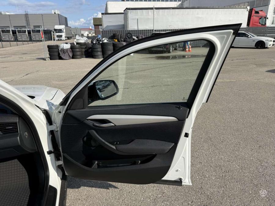 White BMW X1 2012 in Marijampole, with an engine capacity of 2.00 L and mileage of 151 thousand km for 5700 €, photo 21 on AUTOMOTO.COM.LV