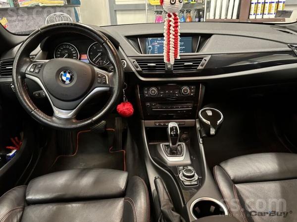 White BMW X1 2013 in Valmiera, with an engine capacity of 2.00 L and mileage of 305 thousand km for 9000 €, photo 5 on AUTOMOTO.COM.LV