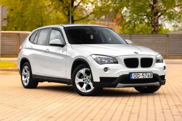Balts BMW X1 2013 Rīga, ar dzinēja tilpumu 2.00 L un nobraukumu 214 tūkst. km par 9990 €, foto 1 vietnē AUTOMOTO.COM.LV