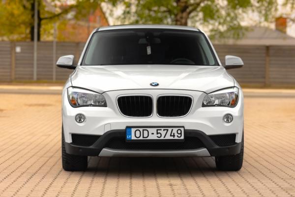 Balts BMW X1 2013 Rīga, ar dzinēja tilpumu 2.00 L un nobraukumu 214 tūkst. km par 9990 €, foto 5 vietnē AUTOMOTO.COM.LV