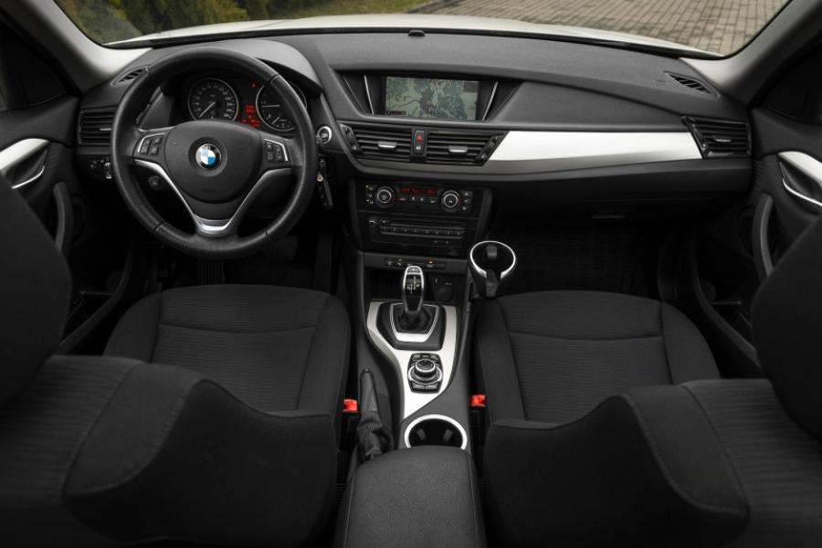 Balts BMW X1 2013 Rīga, ar dzinēja tilpumu 2.00 L un nobraukumu 214 tūkst. km par 9990 €, foto 12 vietnē AUTOMOTO.COM.LV