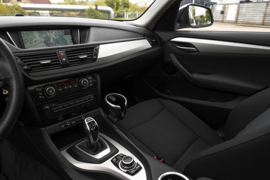 Balts BMW X1 2013 Rīga, ar dzinēja tilpumu 2.00 L un nobraukumu 214 tūkst. km par 9990 €, foto 16 vietnē AUTOMOTO.COM.LV