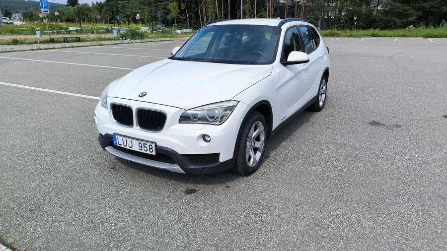 White BMW X1 2013 in Vilnius, with an engine capacity of 2.00 L and mileage of 207 thousand km for 7250 €, photo 1 on AUTOMOTO.COM.LV