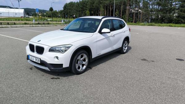 White BMW X1 2013 in Vilnius, with an engine capacity of 2.00 L and mileage of 207 thousand km for 7250 €, photo 3 on AUTOMOTO.COM.LV