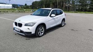 White BMW X1 2013 in Vilnius, with an engine capacity of 2.00 L and mileage of 207 thousand km for 7250 €, photo 4 on AUTOMOTO.COM.LV