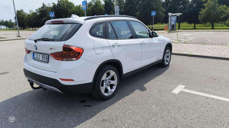 White BMW X1 2013 in Vilnius, with an engine capacity of 2.00 L and mileage of 207 thousand km for 7250 €, photo 8 on AUTOMOTO.COM.LV
