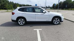 White BMW X1 2013 in Vilnius, with an engine capacity of 2.00 L and mileage of 207 thousand km for 7250 €, photo 9 on AUTOMOTO.COM.LV
