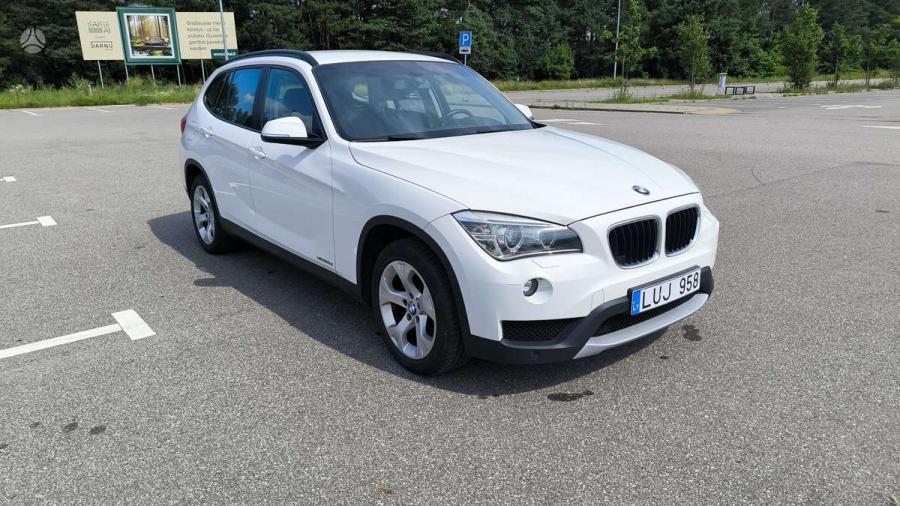 White BMW X1 2013 in Vilnius, with an engine capacity of 2.00 L and mileage of 207 thousand km for 7250 €, photo 10 on AUTOMOTO.COM.LV