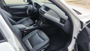 White BMW X1 2013 in Vilnius, with an engine capacity of 2.00 L and mileage of 207 thousand km for 7250 €, photo 11 on AUTOMOTO.COM.LV