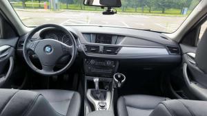White BMW X1 2013 in Vilnius, with an engine capacity of 2.00 L and mileage of 207 thousand km for 7250 €, photo 13 on AUTOMOTO.COM.LV