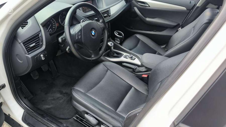 White BMW X1 2013 in Vilnius, with an engine capacity of 2.00 L and mileage of 207 thousand km for 7250 €, photo 14 on AUTOMOTO.COM.LV