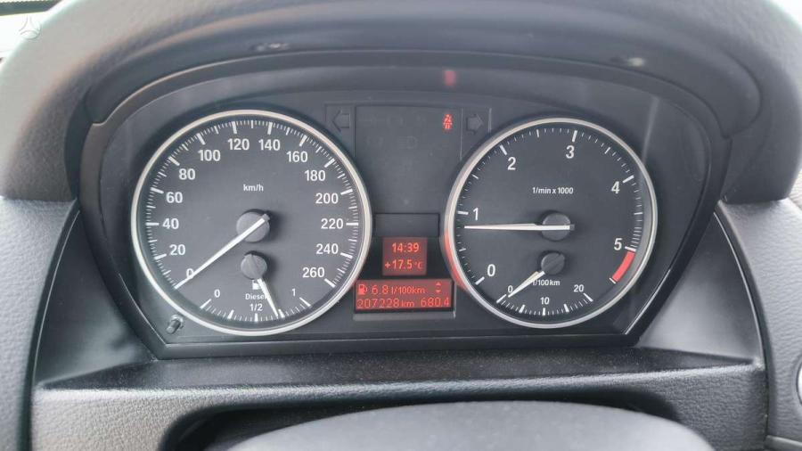 White BMW X1 2013 in Vilnius, with an engine capacity of 2.00 L and mileage of 207 thousand km for 7250 €, photo 15 on AUTOMOTO.COM.LV