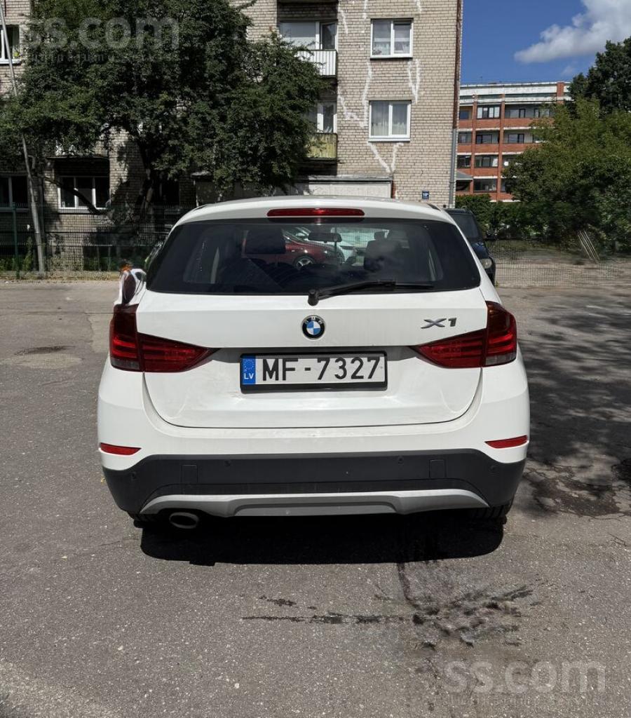 White BMW X1 2013 in Riga, with an engine capacity of 2.00 L and mileage of 420 thousand km for 5400 €, photo 5 on AUTOMOTO.COM.LV