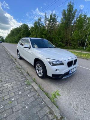 Balts BMW X1 2013 Kauņa, ar dzinēja tilpumu 2.00 L un nobraukumu 235 tūkst. km par 8000 €, foto  vietnē AUTOMOTO.COM.LV