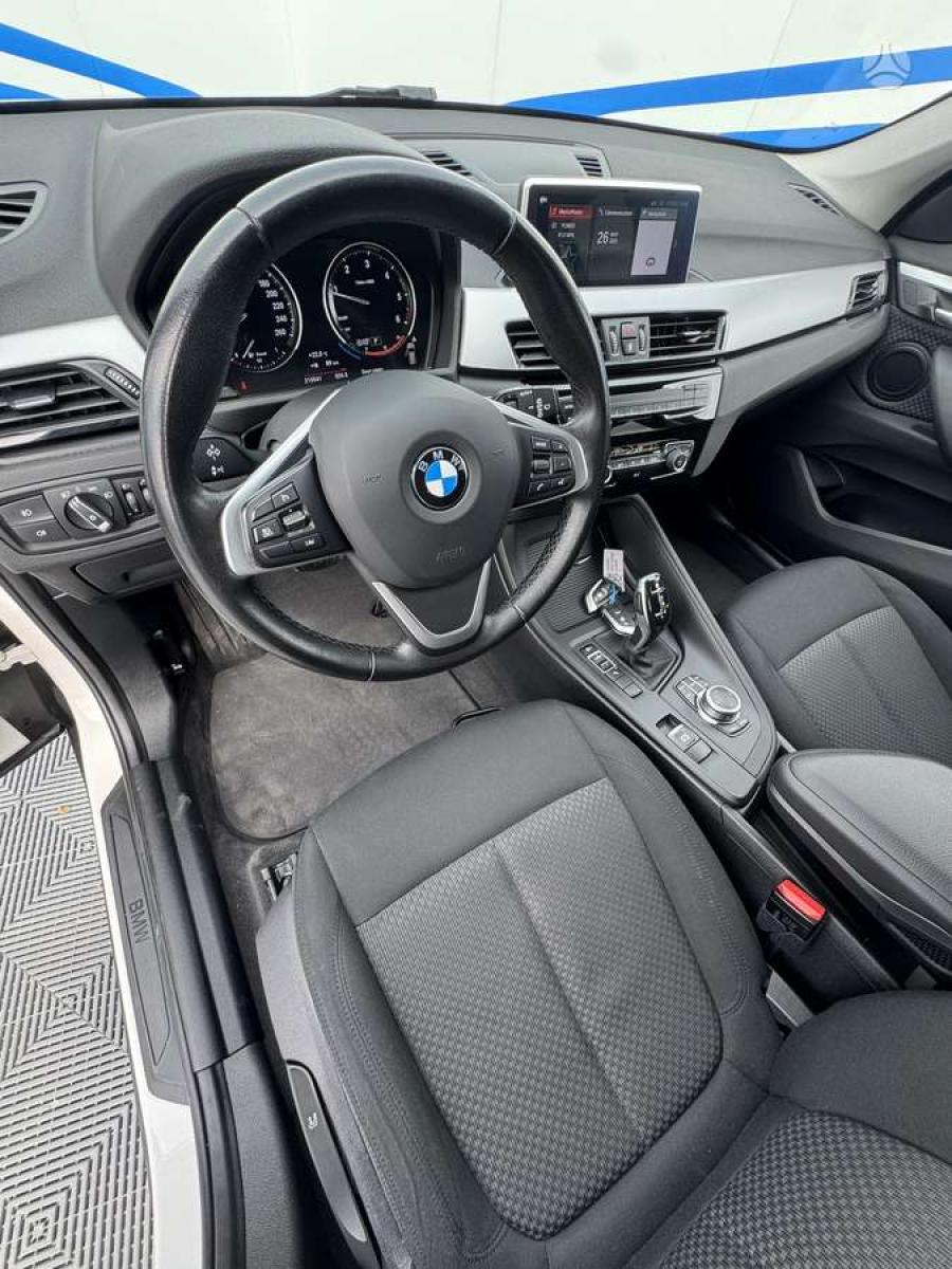 White BMW X1 2021 in Kaunas, with an engine capacity of 2.00 L and mileage of 216 thousand km for 16499 €, photo 10 on AUTOMOTO.COM.LV