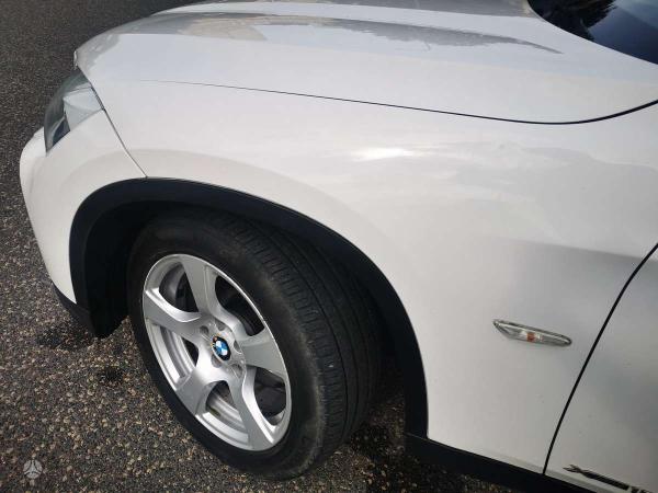 White BMW X1 2012 in Vilnius, with an engine capacity of 2.00 L and mileage of 88 thousand km for 6990 €, photo 6 on AUTOMOTO.COM.LV