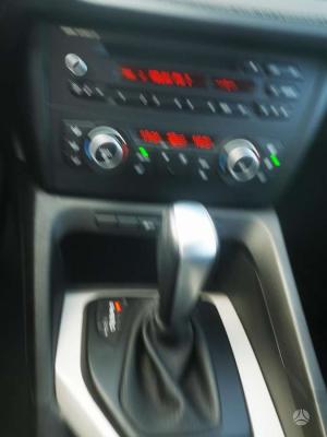 White BMW X1 2012 in Vilnius, with an engine capacity of 2.00 L and mileage of 88 thousand km for 6400 €, photo 8 on AUTOMOTO.COM.LV