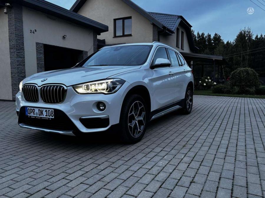 White BMW X1 2018 in Vilnius, with an engine capacity of 2.00 L and mileage of 260 thousand km for 13950 €, photo 4 on AUTOMOTO.COM.LV
