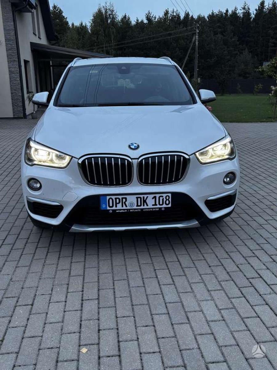 White BMW X1 2018 in Vilnius, with an engine capacity of 2.00 L and mileage of 260 thousand km for 13950 €, photo 6 on AUTOMOTO.COM.LV