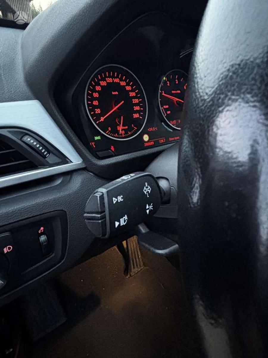 White BMW X1 2018 in Vilnius, with an engine capacity of 2.00 L and mileage of 260 thousand km for 13950 €, photo 26 on AUTOMOTO.COM.LV