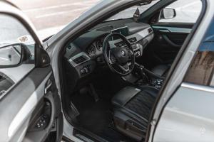 White BMW X1 2018 in Vilnius, with an engine capacity of 2.00 L and mileage of 260 thousand km for 13950 €, photo 31 on AUTOMOTO.COM.LV