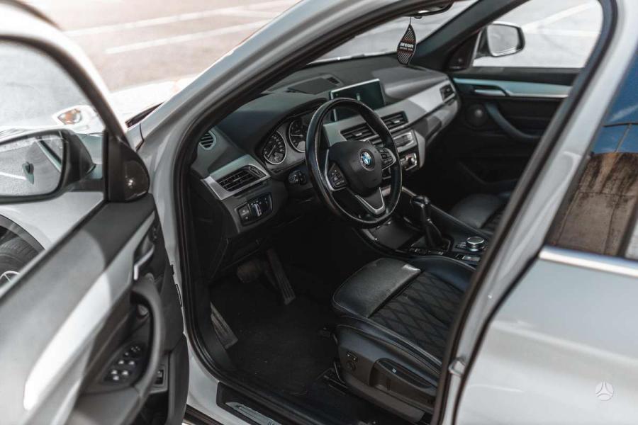 White BMW X1 2018 in Vilnius, with an engine capacity of 2.00 L and mileage of 260 thousand km for 13950 €, photo 31 on AUTOMOTO.COM.LV