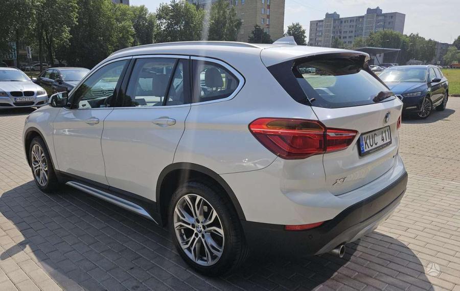 White BMW X1 2019 in Kaunas, with an engine capacity of 1.50 L and mileage of 131 thousand km for 14500 €, photo 4 on AUTOMOTO.COM.LV