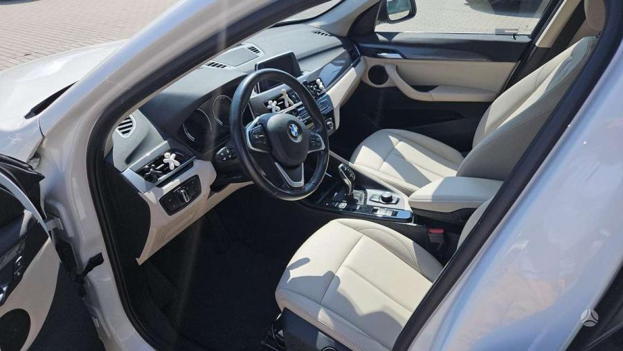 White BMW X1 2019 in Kaunas, with an engine capacity of 1.50 L and mileage of 131 thousand km for 14500 €, photo 6 on AUTOMOTO.COM.LV
