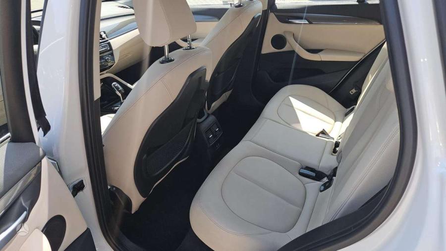 White BMW X1 2019 in Kaunas, with an engine capacity of 1.50 L and mileage of 131 thousand km for 14500 €, photo 7 on AUTOMOTO.COM.LV