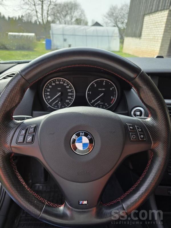 White BMW X1 2014 in Riga, with an engine capacity of 2.00 L and mileage of 296 thousand km for 8199 €, photo 4 on AUTOMOTO.COM.LV