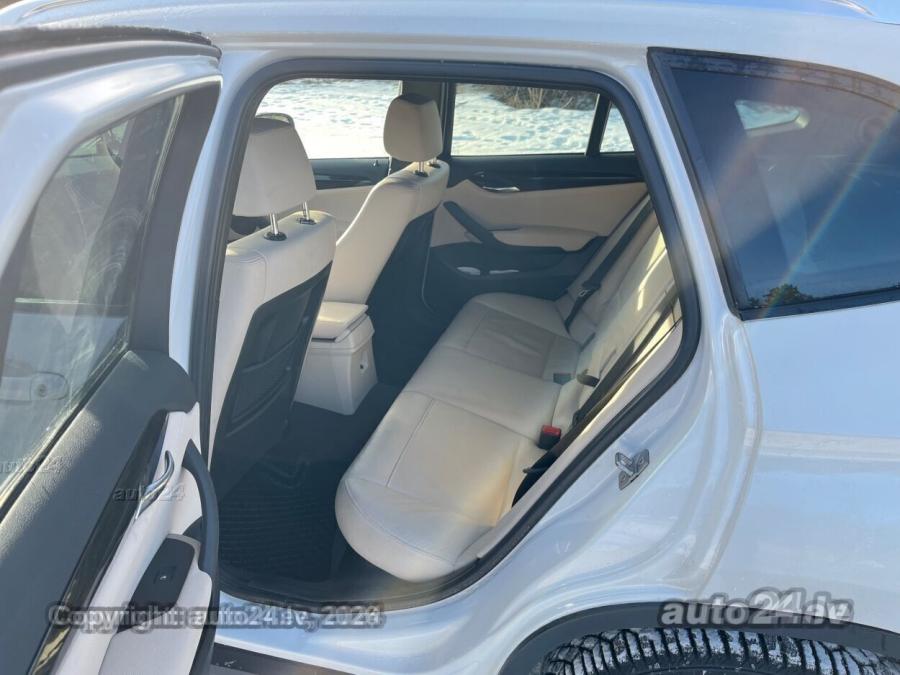 Balts BMW X1 2011 Tallina, ar dzinēja tilpumu 2.00 L un nobraukumu 155 tūkst. km par 9999 €, foto 12 vietnē AUTOMOTO.COM.LV
