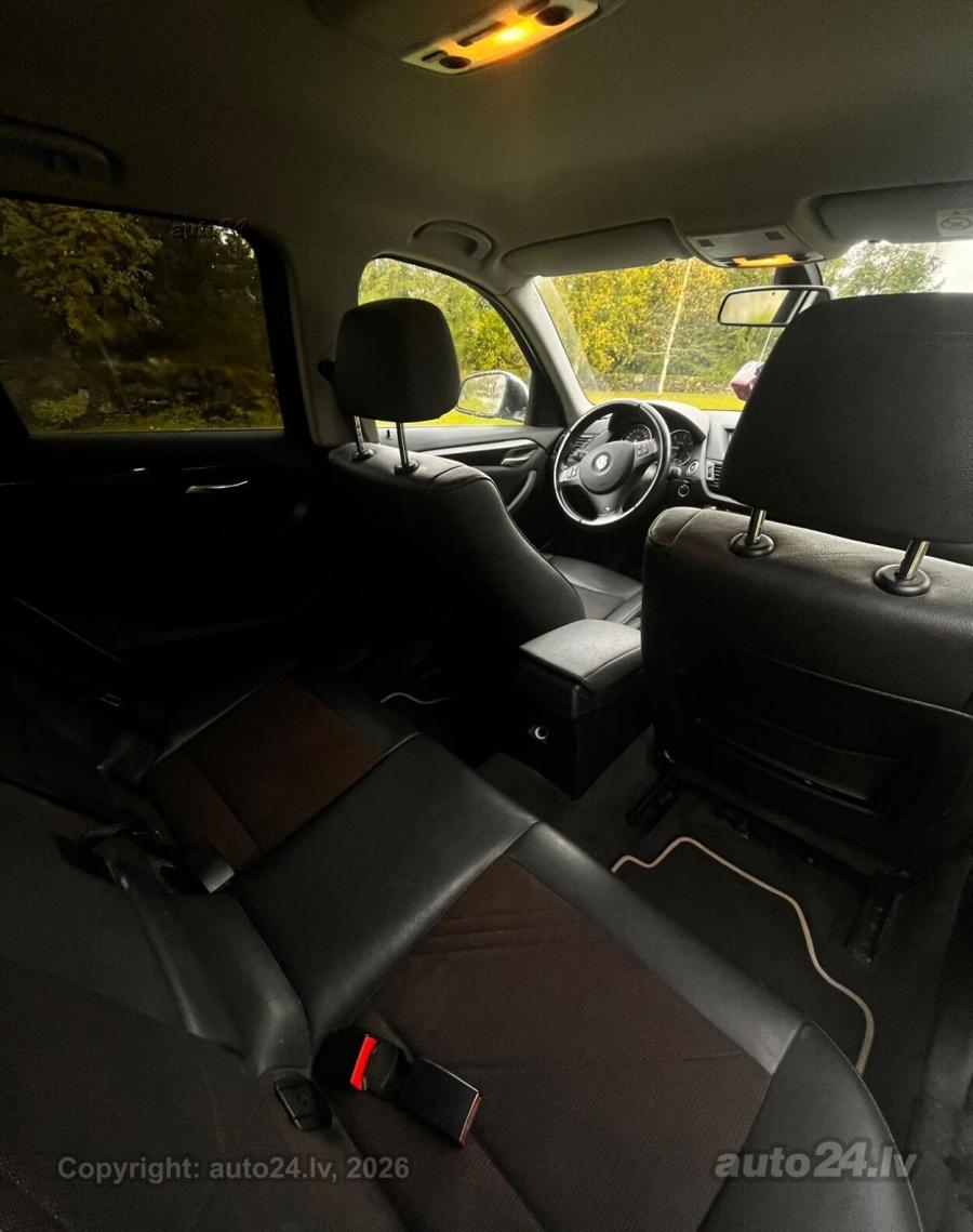 White BMW X1 2014 in Kuressaare, with an engine capacity of 2.00 L and mileage of 276 thousand km for 8890 €, photo 9 on AUTOMOTO.COM.LV