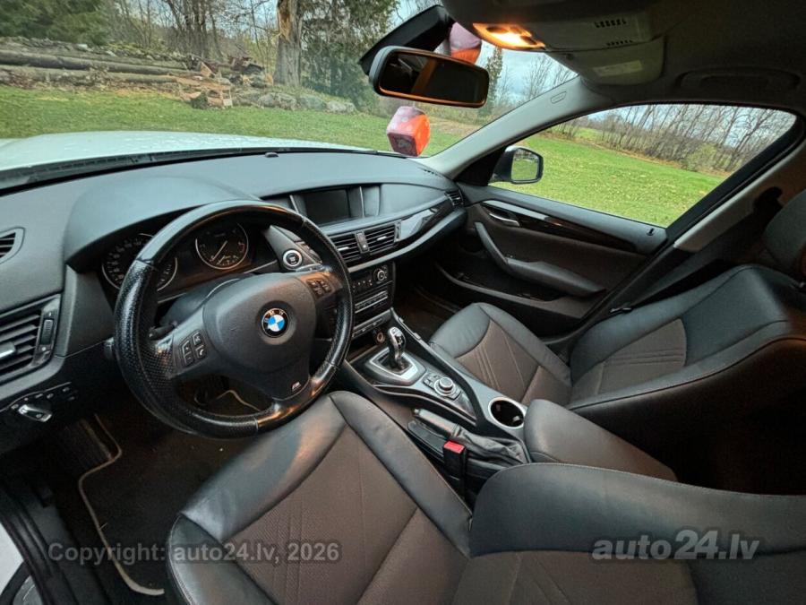 White BMW X1 2014 in Kuressaare, with an engine capacity of 2.00 L and mileage of 276 thousand km for 8890 €, photo 10 on AUTOMOTO.COM.LV