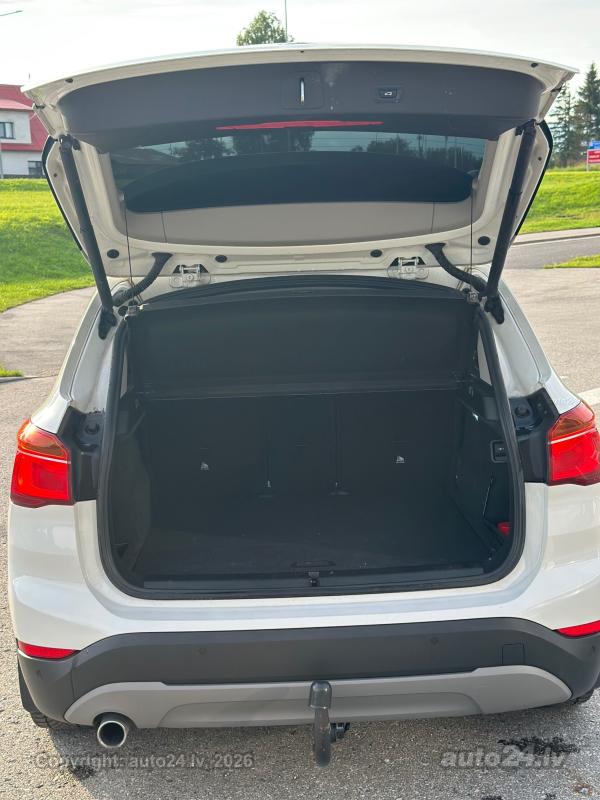 White BMW X1 2018 in Tallinn, with an engine capacity of 2.00 L and mileage of 270 thousand km for 12500 €, photo 6 on AUTOMOTO.COM.LV