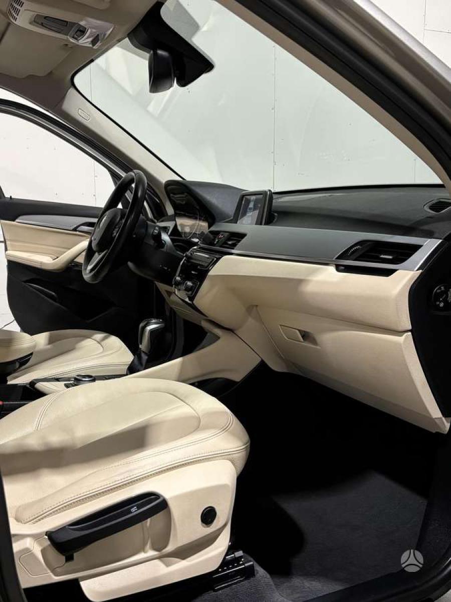 Yellow BMW X1 2017 in Klaipeda, with an engine capacity of 2.00 L and mileage of 154 thousand km for 13900 €, photo 3 on AUTOMOTO.COM.LV