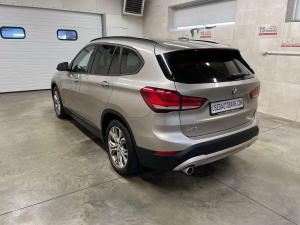 Yellow BMW X1 2021 in Vilnius, with an engine capacity of 2.00 L and mileage of 106 thousand km for 18634 €, photo 5 on AUTOMOTO.COM.LV