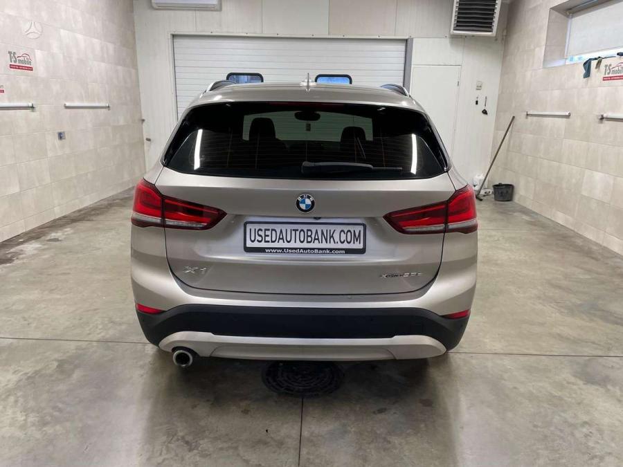 Yellow BMW X1 2021 in Vilnius, with an engine capacity of 2.00 L and mileage of 106 thousand km for 18634 €, photo 6 on AUTOMOTO.COM.LV