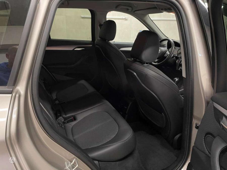 Yellow BMW X1 2021 in Vilnius, with an engine capacity of 2.00 L and mileage of 106 thousand km for 18634 €, photo 15 on AUTOMOTO.COM.LV