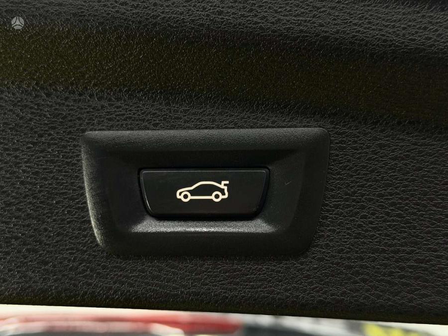 Black BMW X2 2018 in Vilnius, with an engine capacity of 2.00 L and mileage of 240 thousand km for 13990 €, photo 13 on AUTOMOTO.COM.LV