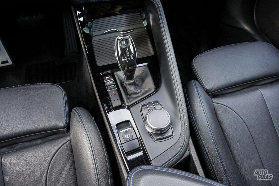 Black BMW X2 2018 in Kaunas, with an engine capacity of 2.00 L and mileage of 152 thousand km for 19450 €, photo 19 on AUTOMOTO.COM.LV