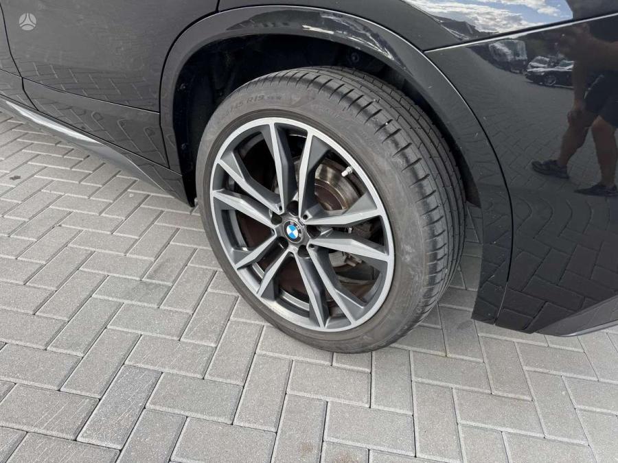 Black BMW X2 2018 in Telschi, with an engine capacity of 2.00 L and mileage of 235 thousand km for 14999 €, photo 15 on AUTOMOTO.COM.LV