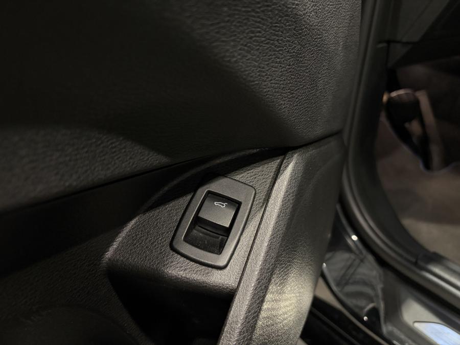 Black BMW X2 2019 in Riga, with an engine capacity of 2.00 L and mileage of 132 thousand km for 17690 €, photo 11 on AUTOMOTO.COM.LV