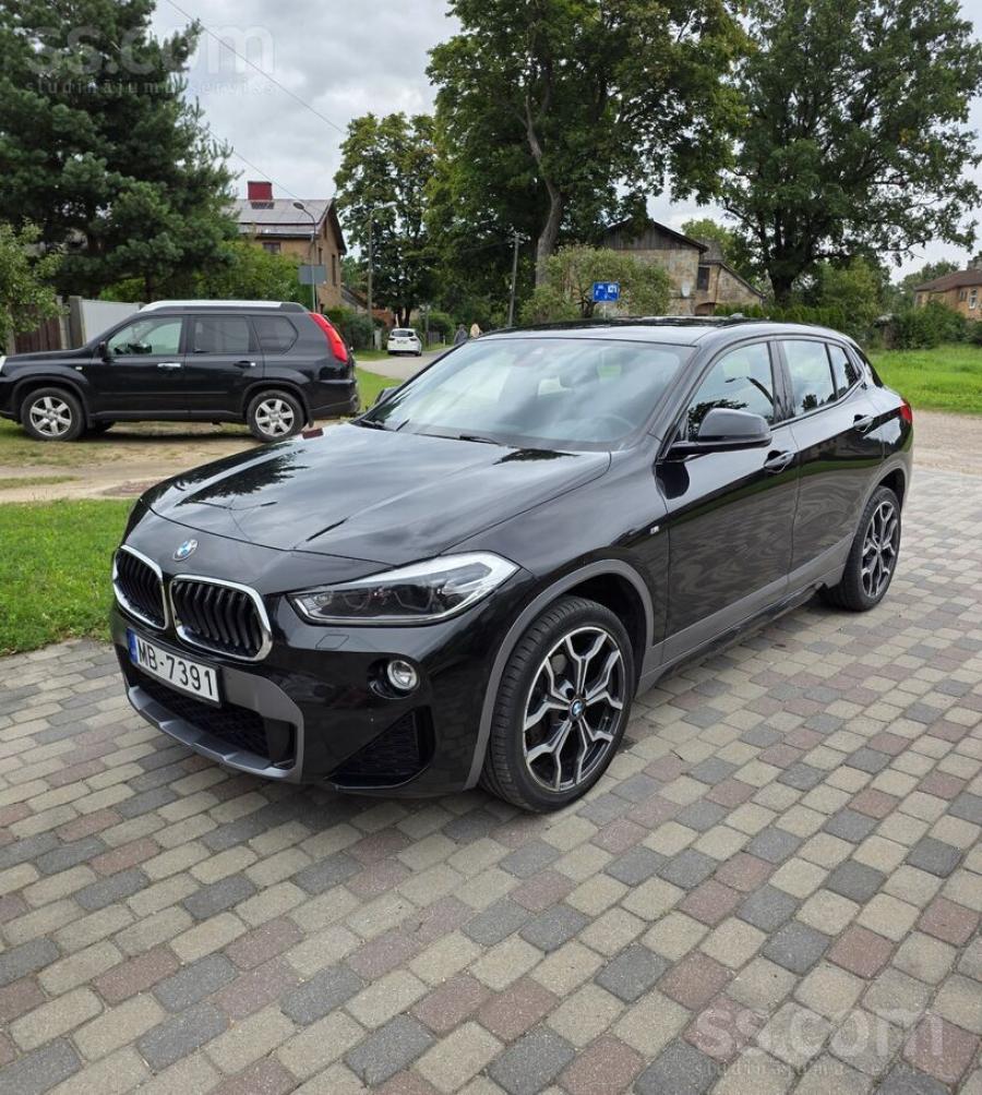 Black BMW X2 2019 in Riga, with an engine capacity of 2.00 L and mileage of 84 thousand km for 17800 €, photo 4 on AUTOMOTO.COM.LV