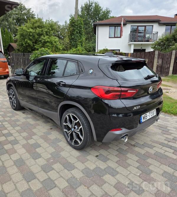 Black BMW X2 2019 in Riga, with an engine capacity of 2.00 L and mileage of 84 thousand km for 17800 €, photo 5 on AUTOMOTO.COM.LV