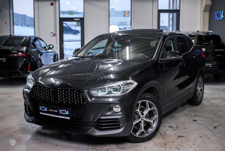 Black BMW X2 2020 in Kaunas, with an engine capacity of 1.50 L and mileage of 110 thousand km for 19950 €, photo 5 on AUTOMOTO.COM.LV