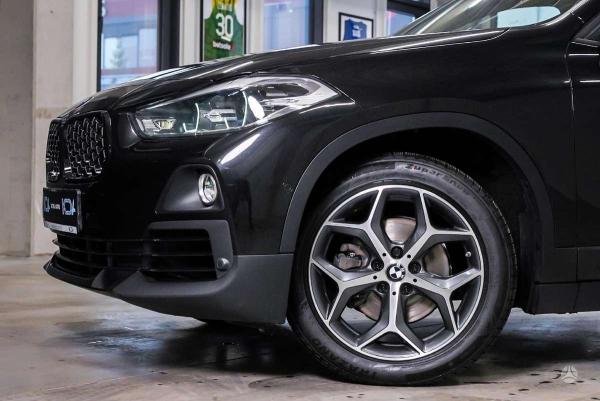 Black BMW X2 2020 in Kaunas, with an engine capacity of 1.50 L and mileage of 110 thousand km for 19950 €, photo 6 on AUTOMOTO.COM.LV