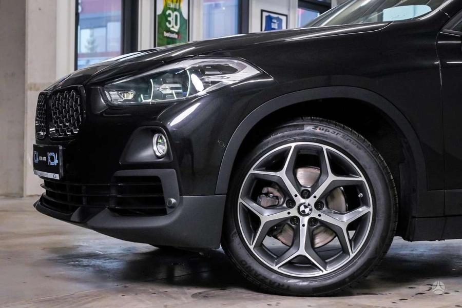 Black BMW X2 2020 in Kaunas, with an engine capacity of 1.50 L and mileage of 110 thousand km for 19950 €, photo 6 on AUTOMOTO.COM.LV